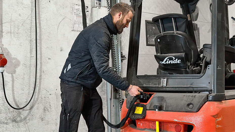 The company LEMAN gets intelligent Lithium-ION chargers