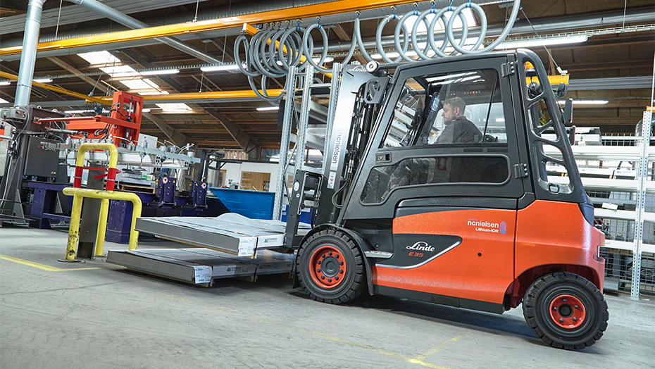 Linde handles the logistics on fire in Frederikshavn
